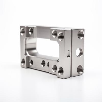 China CNC Peças de usinagem de alta precisão Fábrica de componentes CNC de aço inoxidável à venda