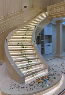 Cina Moderno anti-slip marmo beige waterjet gradini e trampolini per ville scala a spirale in vendita