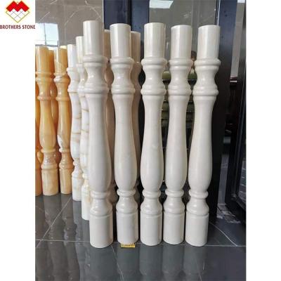 Cina Hotel o villa su misura Marmo bianco Alabastro Scala Baluster Stile di design moderno in vendita