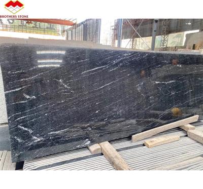 Via Lattea Carreaux de granit noir finement taillés pour un motif de sol classique et élégant