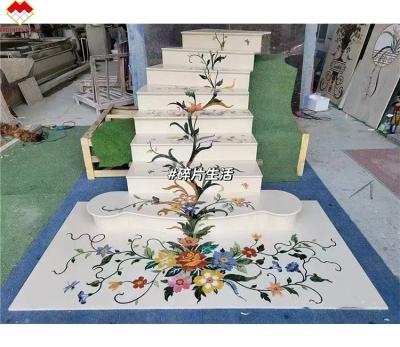 中国 天然石の階段 エッセンシャル ルックス アンチ スリップ 水流デザインの大理石の脚板 販売のため