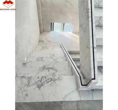 China Escadaria recta não escorregadia pisos de escada com pedra sinterizada grandes lajes de estoque especial à venda