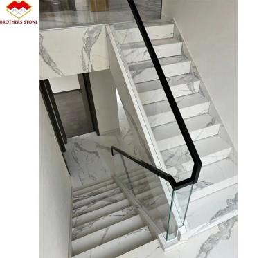 Cina Moderno stile di design Scala dritta Scala di marmo artificiale di lusso personalizzata in vendita