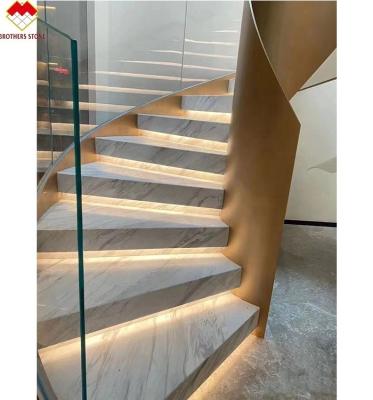 Cina Moderna luce a LED a seguito di una scala antiscivolo all'interno di marmo bianco cristallino in vendita