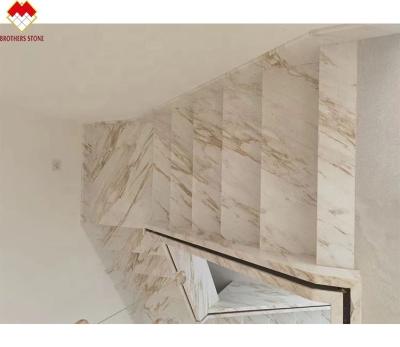 Cina Dimensione personalizzata Venere Oro Calacatta Marmo Scala a spirale Tread Indoor Moderna luce a LED e design antiscivolo in vendita