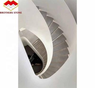 Cina Scale a spirale in marmo naturale con gradini lucidati e in stile moderno in vendita
