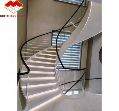 Cina Scale a spirale in marmo naturale con gradini lucidati e in stile moderno in vendita