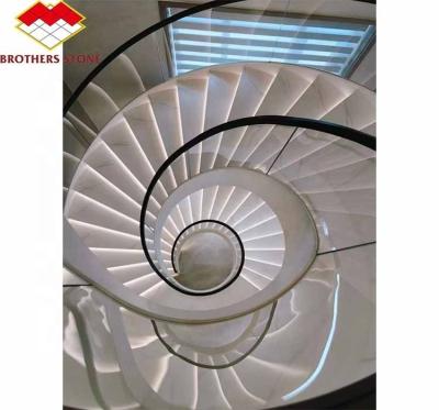 Cina Scale a spirale in marmo naturale con gradini lucidati e in stile moderno in vendita