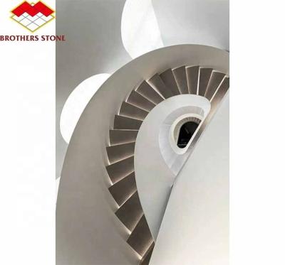 Cina Scale a spirale in marmo naturale con gradini lucidati e in stile moderno in vendita