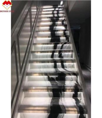 Cina Pannello di scalinata interna con LED Panda marmo bianco pedane e risers per villa controllato in vendita