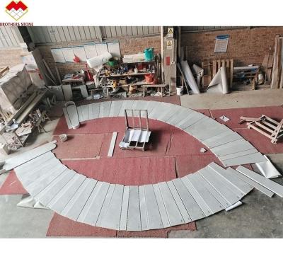 Cina Appartamento Scalinata interna in marmo bianco di cristallo con passo e rialzatore personalizzati in vendita