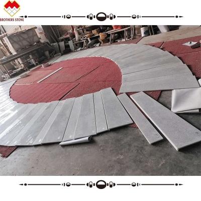 Cina Appartamento Scalinata interna in marmo bianco di cristallo con passo e rialzatore personalizzati in vendita