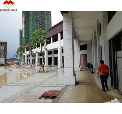 Cina Colonne di scale esterne con pavimenti in pietra di costruzione Moderne piastrelle di granito bianco britannico in vendita
