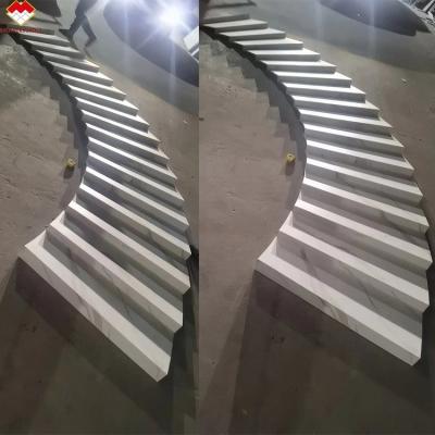 Cina Scale anti-slip scanalatore Calacatta Modelli Scale di pietra sinterizzata con illuminazione led in vendita