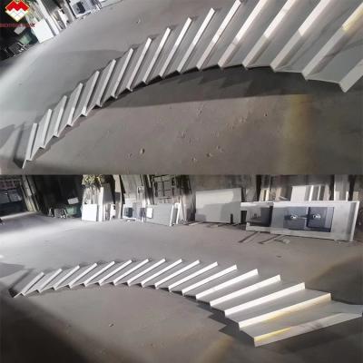 Cina Scale interna in pietra artificiale con modello di Calacatta e copertura di illuminazione a LED in vendita