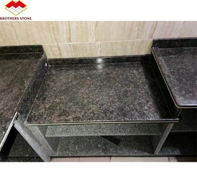 China Park Moderne Britse Bruine Granit Steen Gepolijst Oppervlak voor Keuken Borden Design Te koop