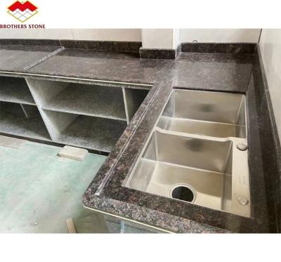 China Park Moderne Britse Bruine Granit Steen Gepolijst Oppervlak voor Keuken Borden Design Te koop