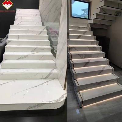 China Porcelana escalera fina de losas hecha con acabado de superficie pulida o mate a medida en venta