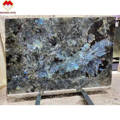 中国 ビッグスラブ ラグジュアリー スマラルドブルー オニックス 大理石 ブラジルの 透明なディナーテーブルトップ 販売のため