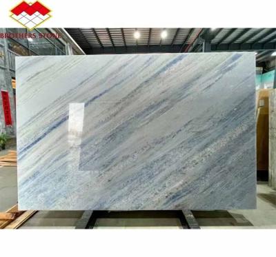 China Verbeter je woonkamer met 20 mm blauwe ijs-oniks-stenen fineer en achtergrondverlichting Te koop