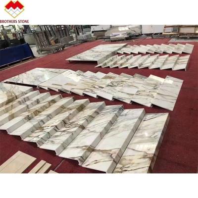 China Gepolijste Calacatta Gouden Trappen in Italië Marmeren trappen in modern luxe stenen interieur Te koop