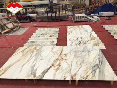 China Villa interieur trappenrail gemaakt van natuurlijke marmeren steen en Calacatta gouden trappen Te koop
