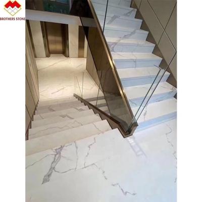China Desenho Europeu Grãos Brancos Cinzentos Escadas esculpidas em mármore Trepadores e elevadores Estilo moderno Escalões interiores decorativos de aço reto à venda