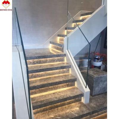 China Desenho Europeu Grãos Brancos Cinzentos Escadas esculpidas em mármore Trepadores e elevadores Estilo moderno Escalões interiores decorativos de aço reto à venda