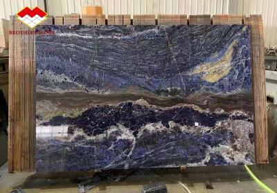 China Gepolijste droomsaffira Blauwe onyx kwartsiteslaag luxe steen achtergrondverlichting doorzichtig Te koop