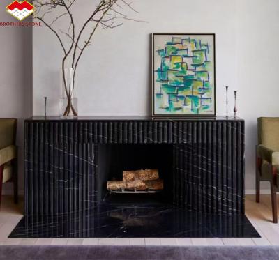 China Moderne zwarte marmeren open haard voor villa woonkamer decoratie in Europese stijl Te koop