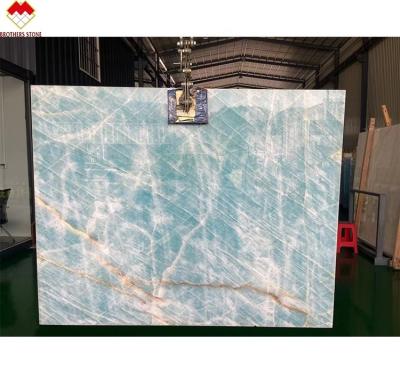 China Prachtige achtergrondverlichting Blauwe kristal Onyx plaat Perfect voor moderne woning en hotel decor Te koop