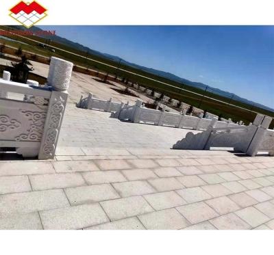 China Granito chinês luxo exterior branco granito cortado para tamanho lajes de chamas para pisos escadas à venda