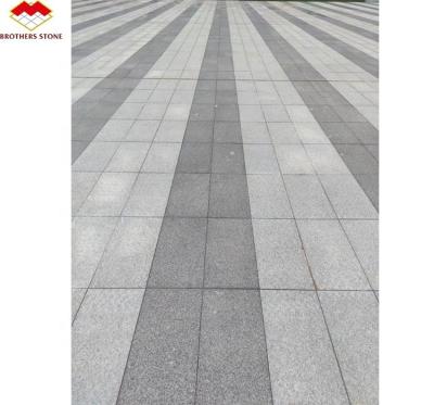 China Chinees graniet-op maat gesneden plaat voor buitenvloeren 30 mm gepolijst vlammen steen Te koop
