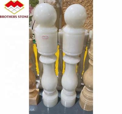 Cina Moderna colonna di marmo di onice lucidata in pietra naturale progettata per pilastri di scale in vendita