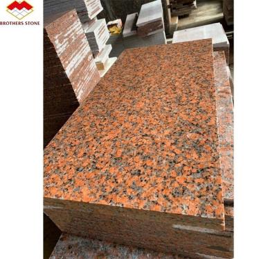 Cina G562 Granito rosso di pietra naturale lucidata antiscivolo Granito piastra per scala stile lusso in vendita