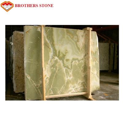 Cina Lastra verde chiaro su misura della pietra del marmo di onyx con spessore di 15-18mm in vendita
