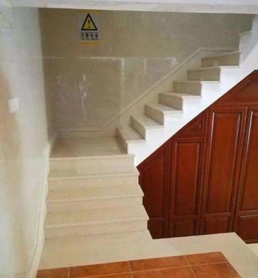 Cina Mattonelle della lastra della pietra del marmo su misura fabbrica di punto della pedata e di dimensione della Cina delle colonne montanti in vendita