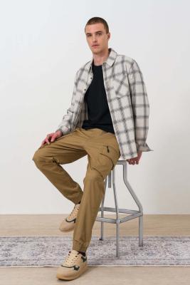 China Men's Classic Plaid Button-Down Shirt with Comfortable Fit and Durable Material for sale