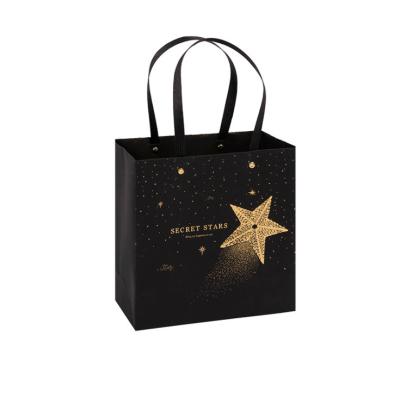 Cina Il sacchetto della spesa di timbratura nero della stella ha personalizzato le borse di Logo Printed Tote Paper Gift in vendita