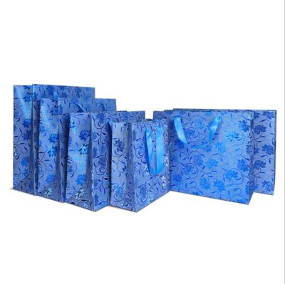 China Stand Up 210gsm Craft Paper Gift Bag With Handles Hot Stamping Handbag Customization for sale