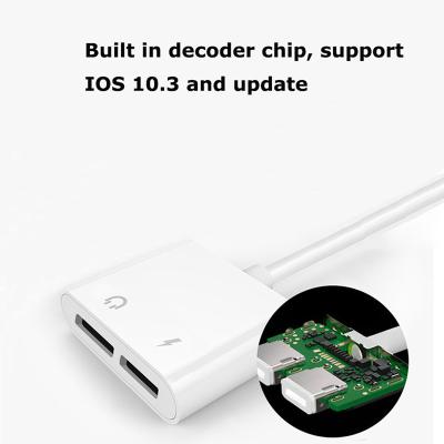 Cina 2 in 1 cuffia doppia Jack Adapter For Iphone dell'ABS audio 3.5mm del cavo 7 8 X in vendita