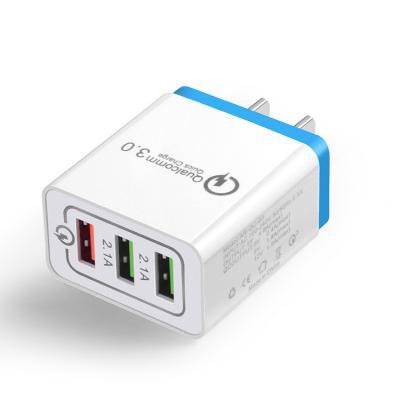 China carregador QC3.0 de 5V 2.4A USB que carrega rapidamente com a saída de 3 USB à venda