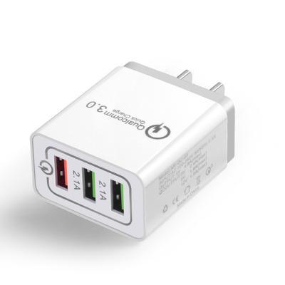 China carregador QC3.0 de 5V 2.4A USB que carrega rapidamente com a saída de 3 USB à venda