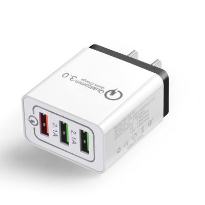 China carregador QC3.0 de 5V 2.4A USB que carrega rapidamente com a saída de 3 USB à venda