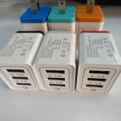 China carregador QC3.0 de 5V 2.4A USB que carrega rapidamente com a saída de 3 USB à venda