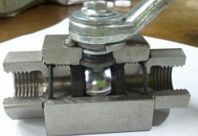 China 3 PC Female Thread Casting Steel Ball Valve PN420-442A,PN500-44 for sale