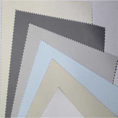 Cina Polyester Anti UV Fashionable Black Out Curtains Sunscreen Fabric For Roller Blind Of WindowsPopular in vendita