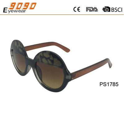 China Plastic sunglasses in Fashionable Design, Suitable for Women ang men for sale