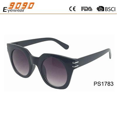 China Newest  Style 2017  Men's plastic  Fashionable Sunglasses ,UV 400 Protection Lens for sale