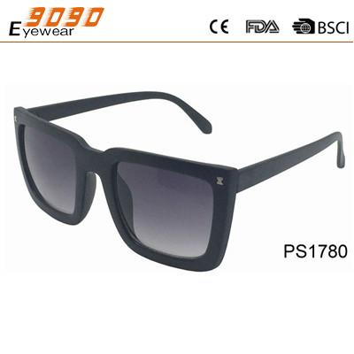China Classic culling plastic sunglasses ,UV 400 Protection Lens,suitable for Women and men for sale
